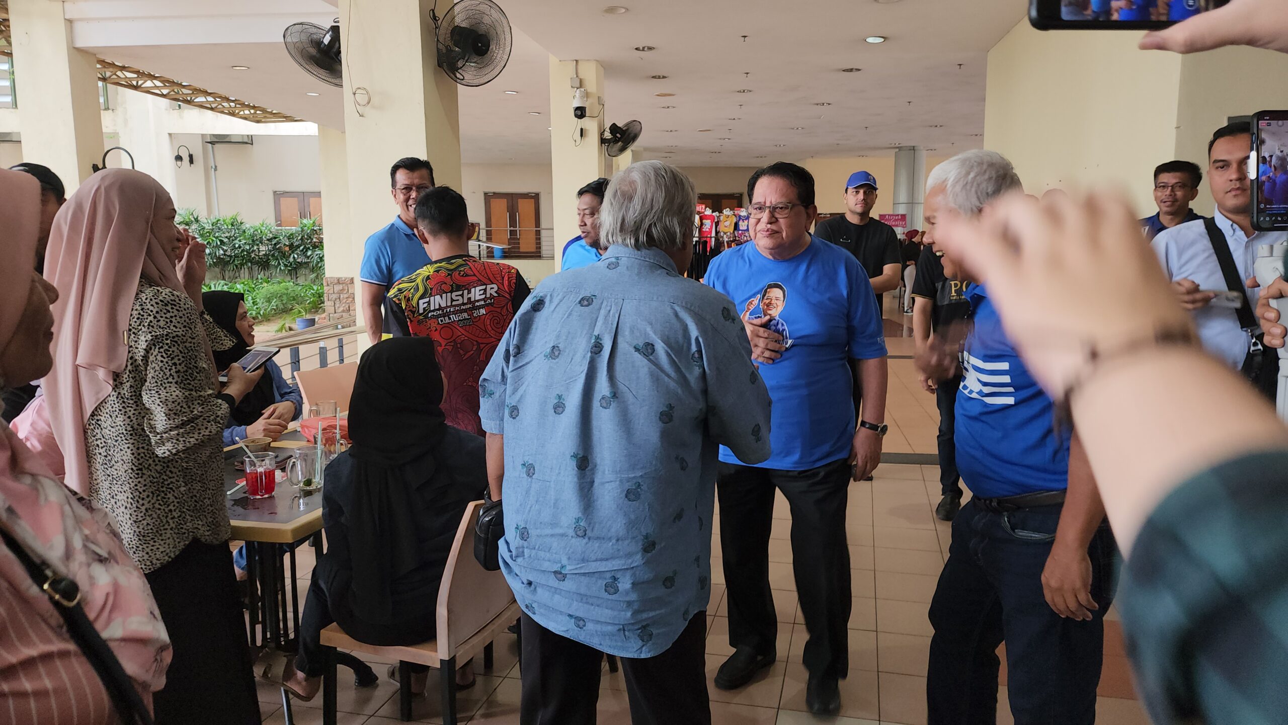 Bersarapan Di Kompleks Kejiranan Presint 16 - Umno Putrajaya