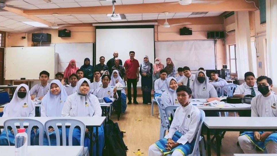 ‘Kami Boleh SPM 2022’ Pastikan Kejayaan Anak-anak Putrajaya - Umno ...