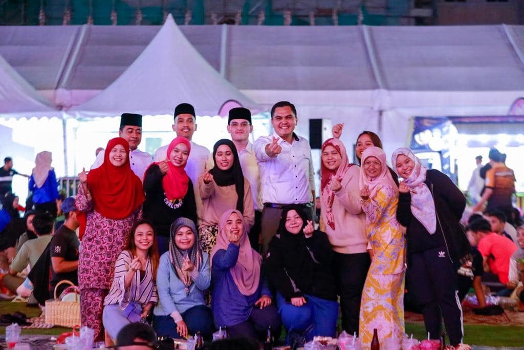 Merakyatkan Pemuda UMNO, Santai Iftar Bersama Rakyat Di Dataran ...