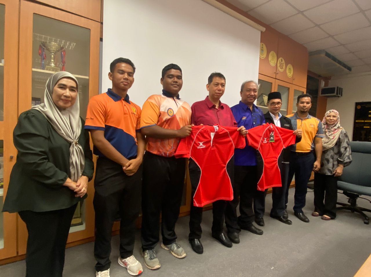 Sumbangan Jersi Tanda Sokongan Berterusan Untuk Anak Muda Putrajaya ...